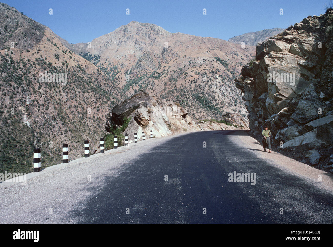 Karakoram Highway in the Karkoram Mountains, Gilgit-Baltistan ...