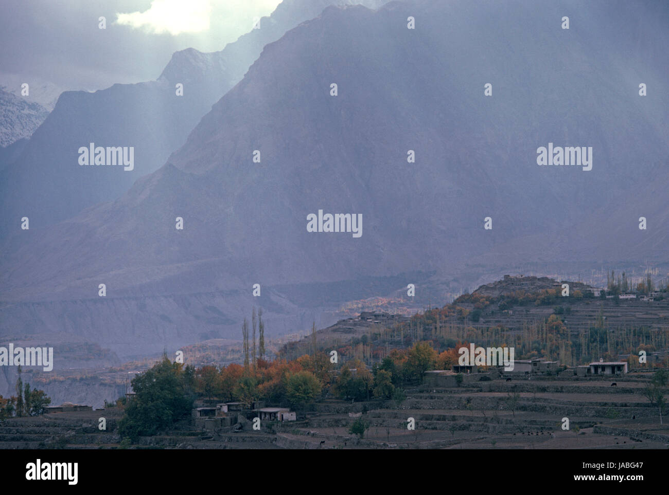 Hunza Valley in autumn, Karakoram Mountains, Gilgit-Baltistan ...