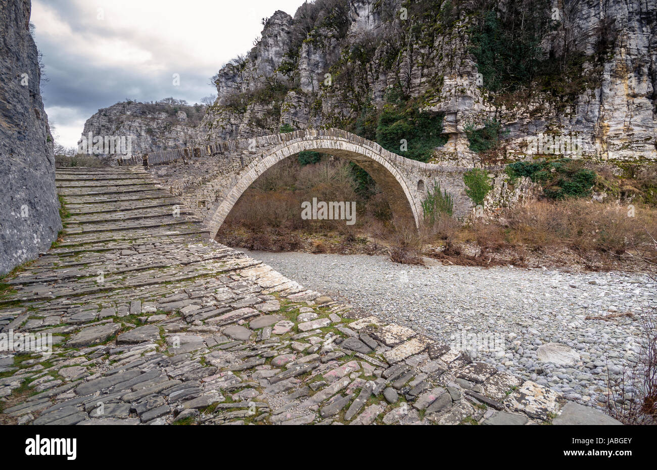Old Kokkori - Noutsou arched stone bridge on Vikos canyon, Zagorohoria ...