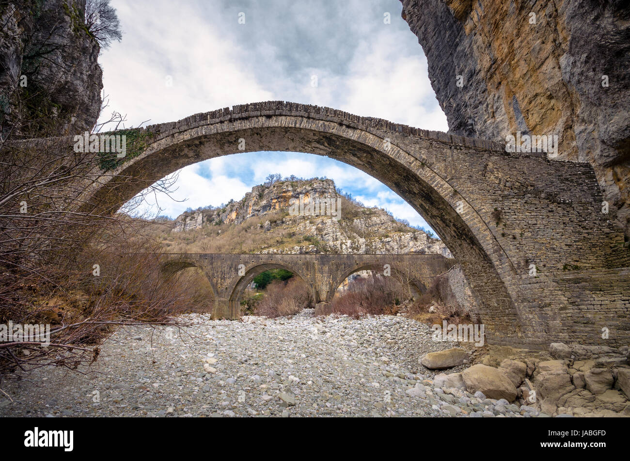 Old Kokkori - Noutsou arched stone bridge on Vikos canyon, Zagorohoria ...