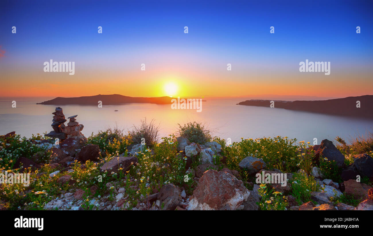 Amazing evening view of Fira, caldera, volcano of Santorini, Greece ...