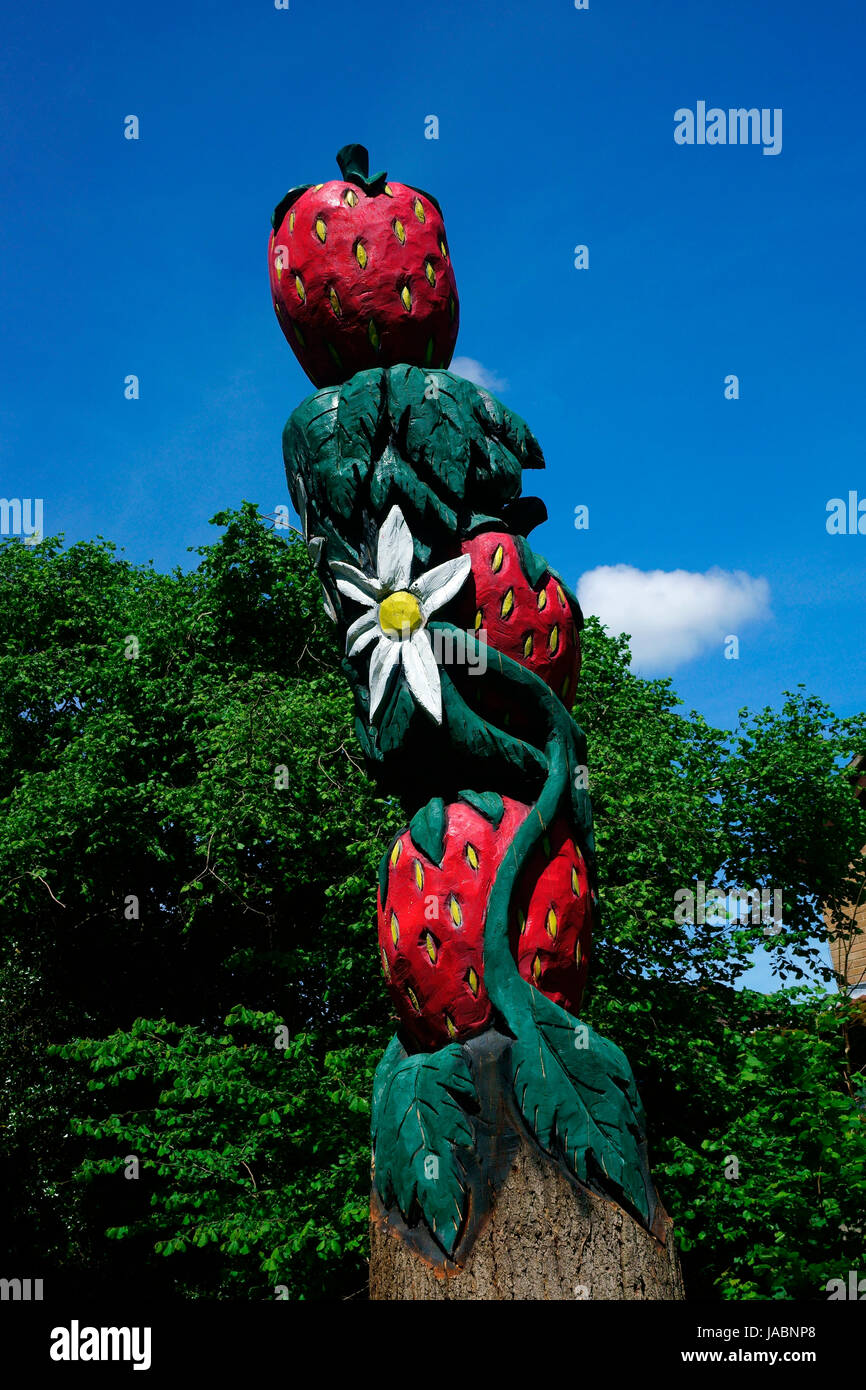 CHAINSAW STRAWBERRY SCULPTURE Stock Photo - Alamy