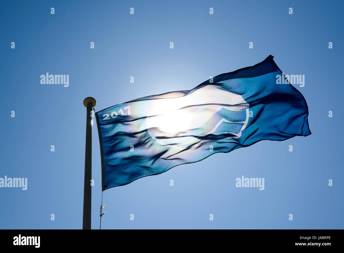 A Blue Flag Award in fornt of the sun flying on South Beach, Tenby ...