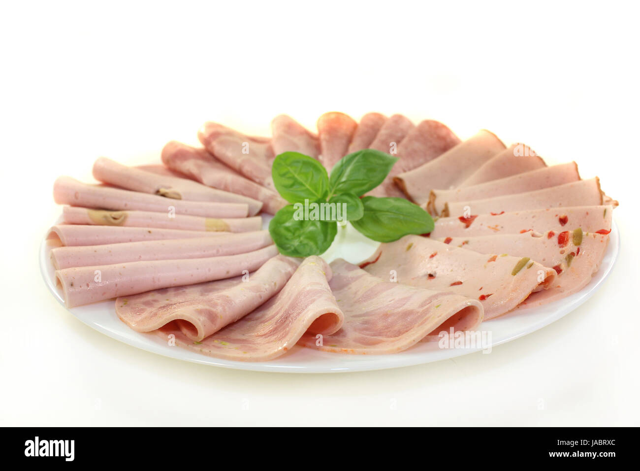 verschiedene Wurstsorten auf einem weißen Teller Stock Photo - Alamy
