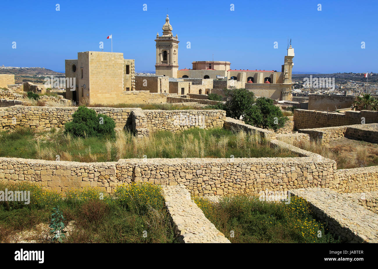 Inside of castle walls hi-res stock photography and images - Alamy