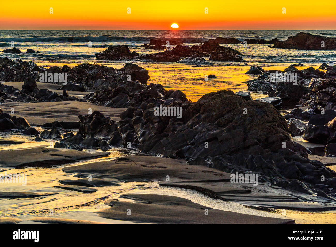 Sunset over the Atlantic at Widemouth Bay Stock Photo - Alamy