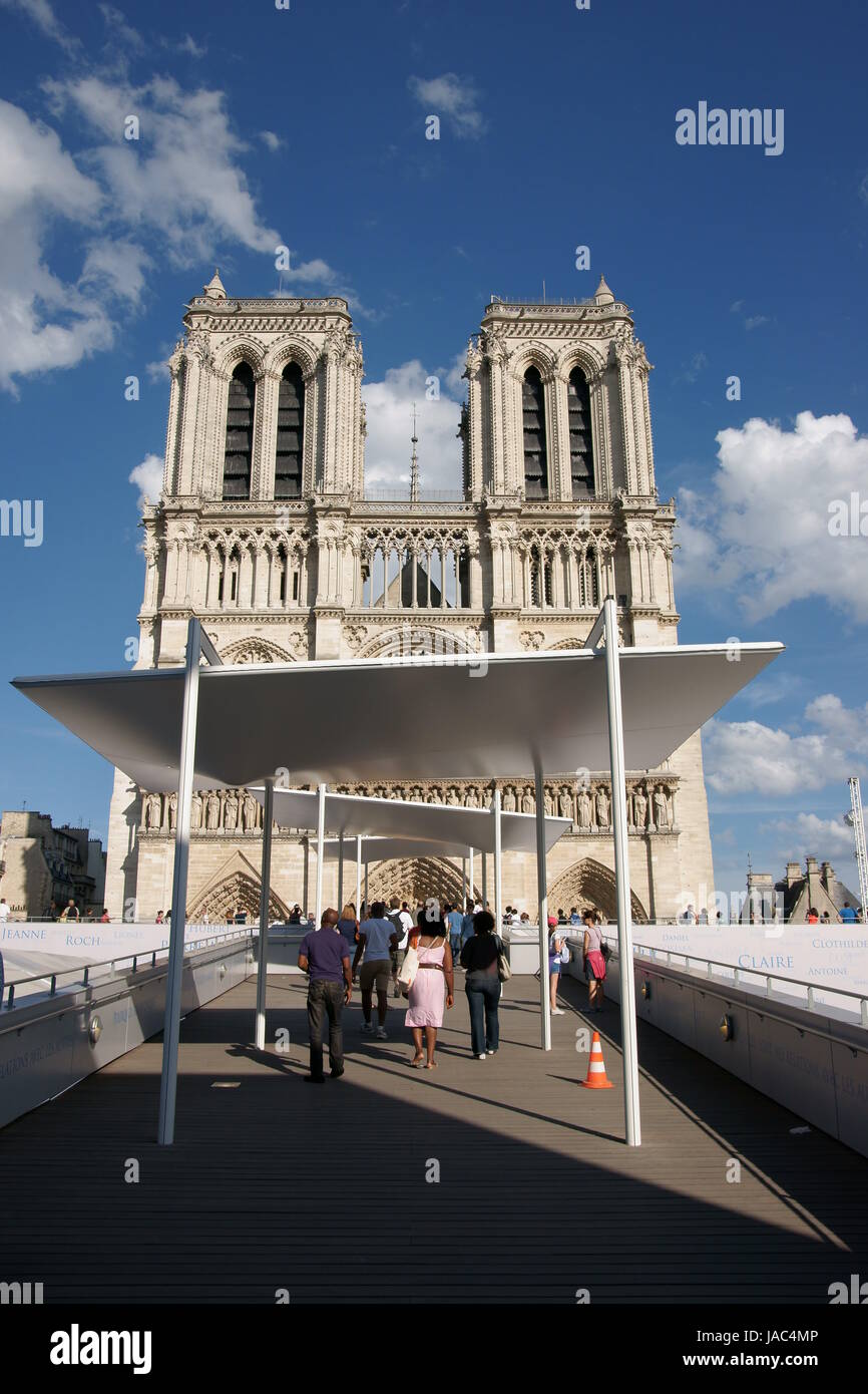 Place du parvis notre dame hi-res stock photography and images - Alamy