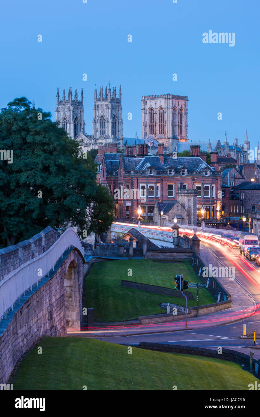 York city walls at night hi-res stock photography and images - Alamy