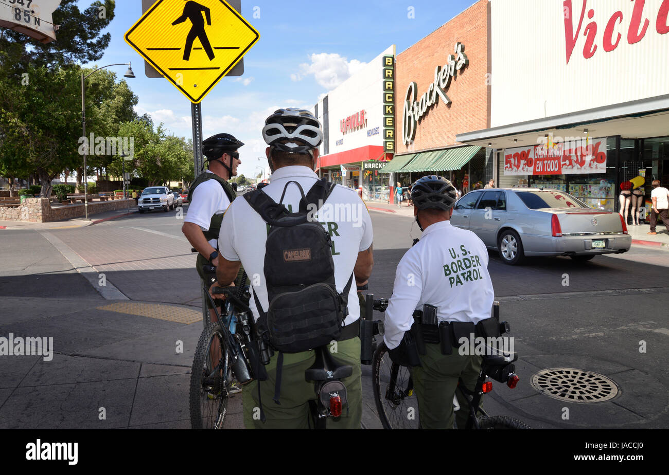 Border inspection hi-res stock photography and images - Alamy