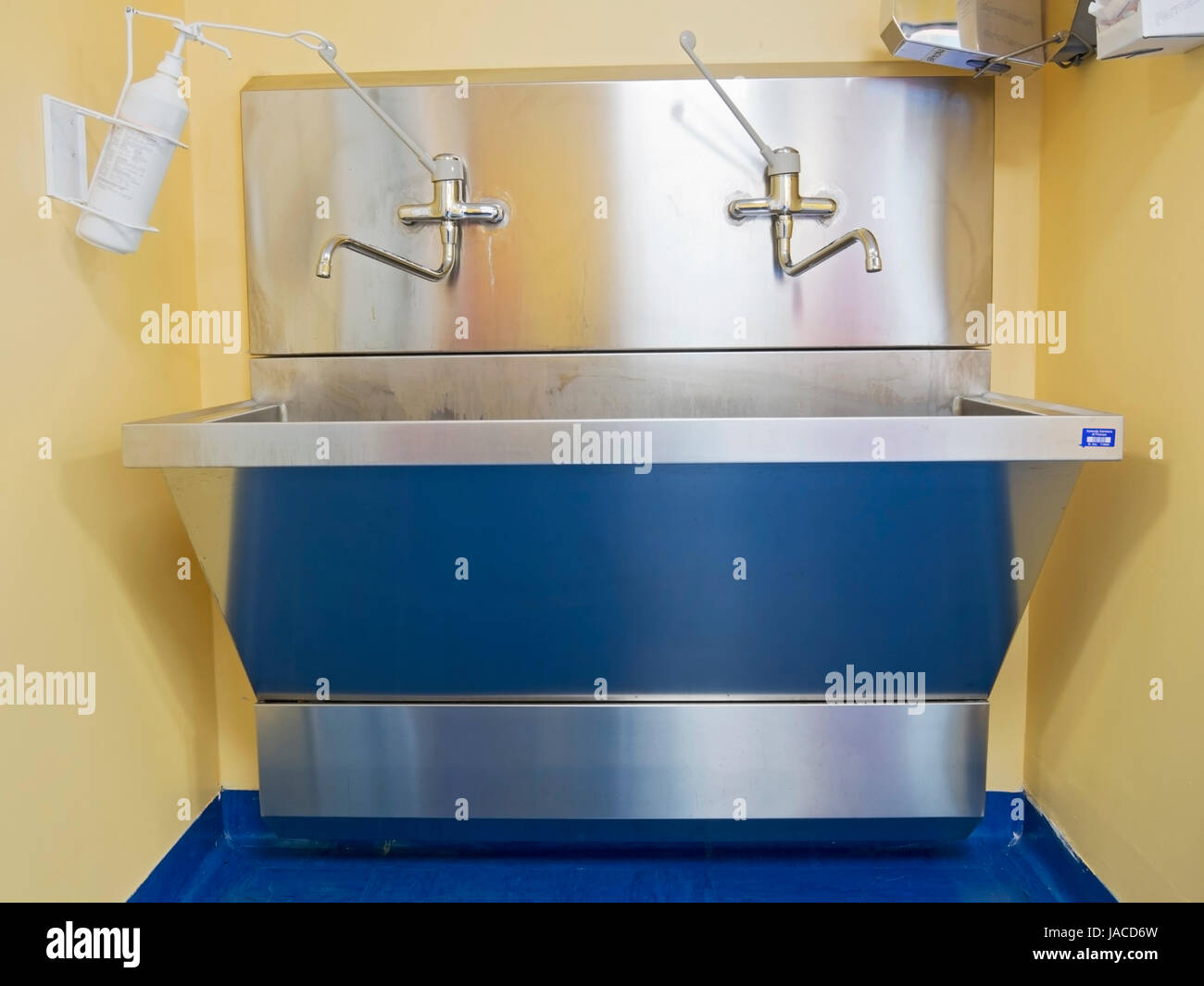 metal sink in hospital room for dry sterile surgeon's hands Stock Photo ...