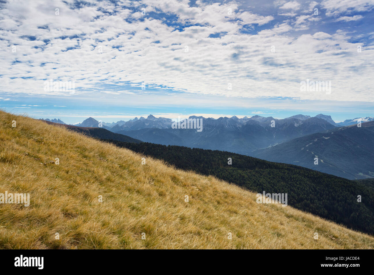 Bergwandern in Südtirol im Herbst Stock Photo - Alamy