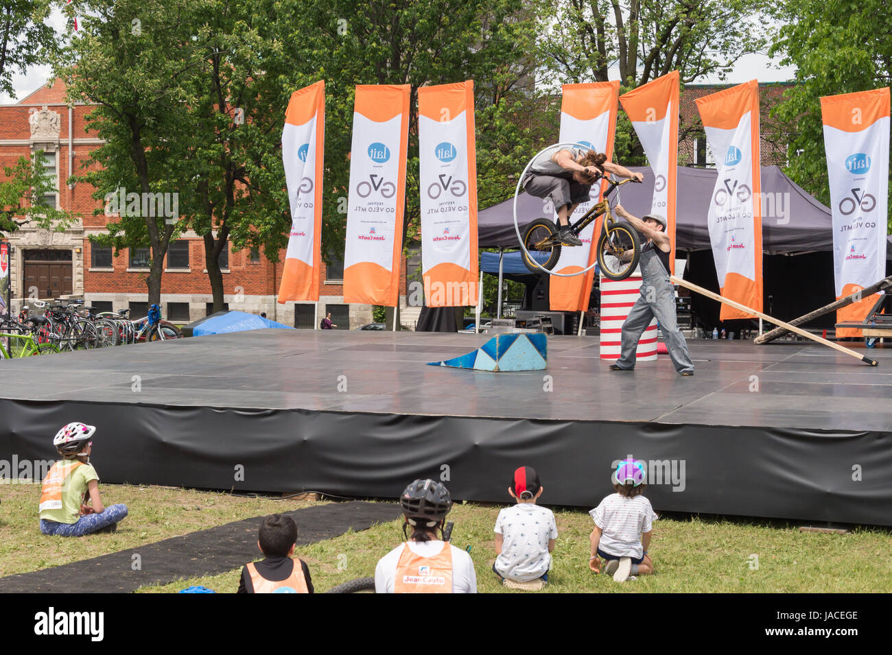 Circus Artist High Resolution Stock Photography and Images - Alamy