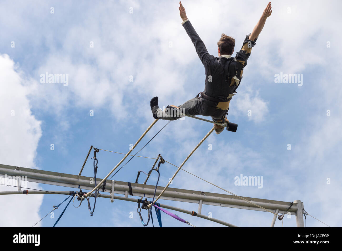 Man trapeze artist hi-res stock photography and images - Alamy