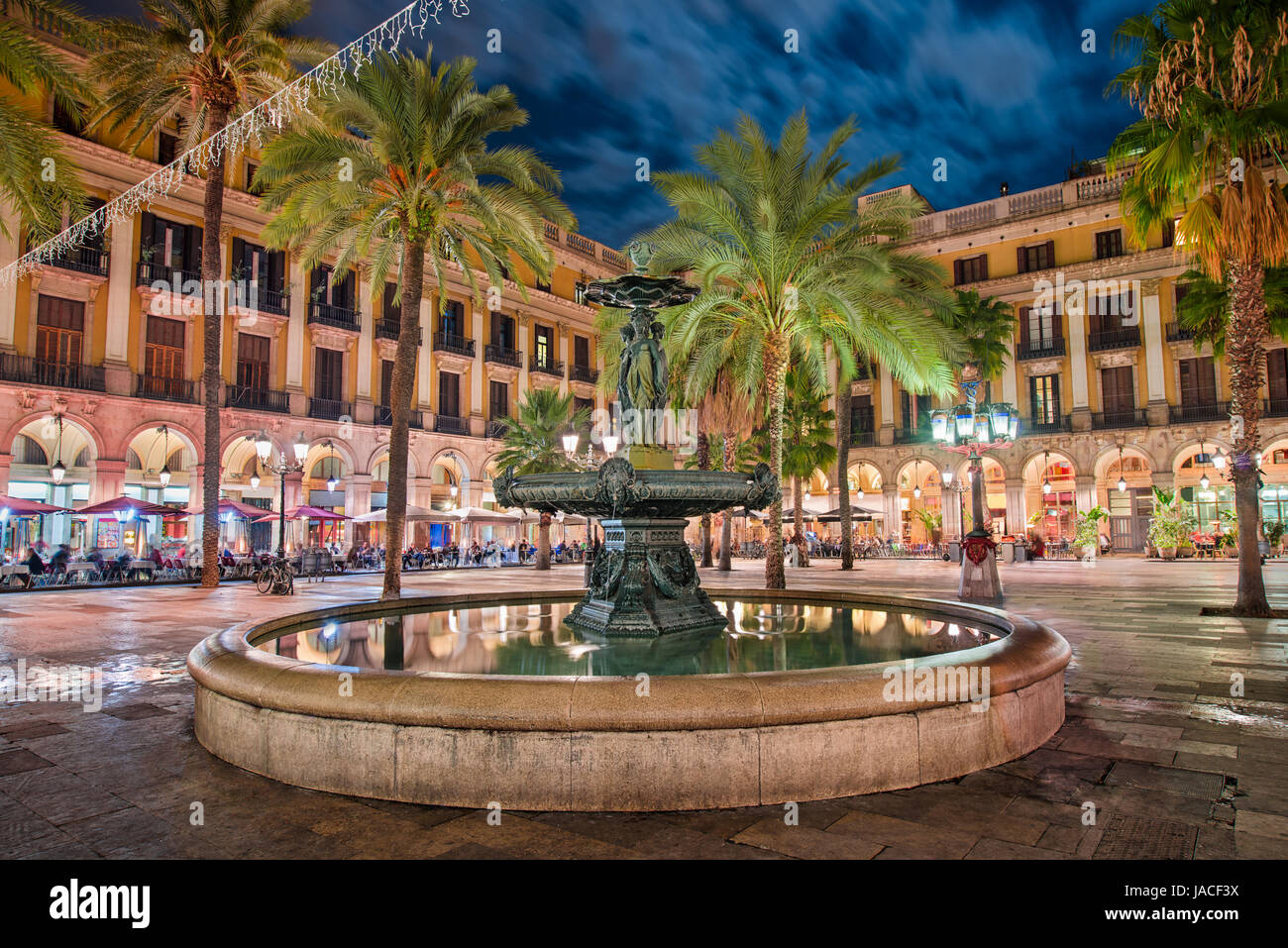 Placa reial in night barcelona hi-res stock photography and images - Alamy