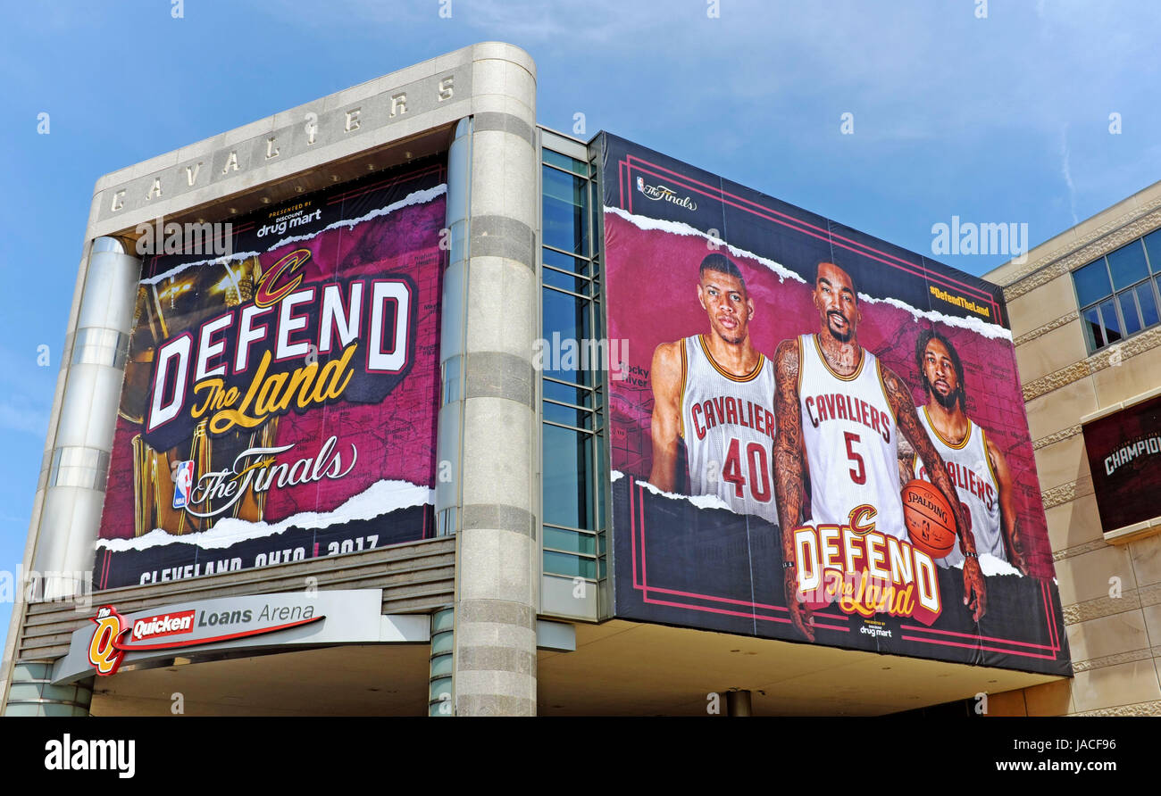The facade of the Q Arena in Cleveland, Ohio, USA has billboards ...