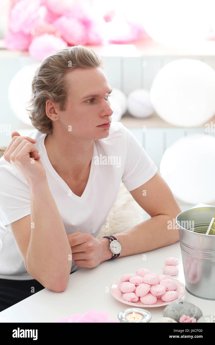 Man festive home party hi-res stock photography and images - Alamy