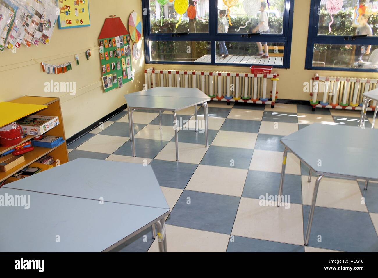 Inside of a kindergarten preschool classroom Stock Photo - Alamy