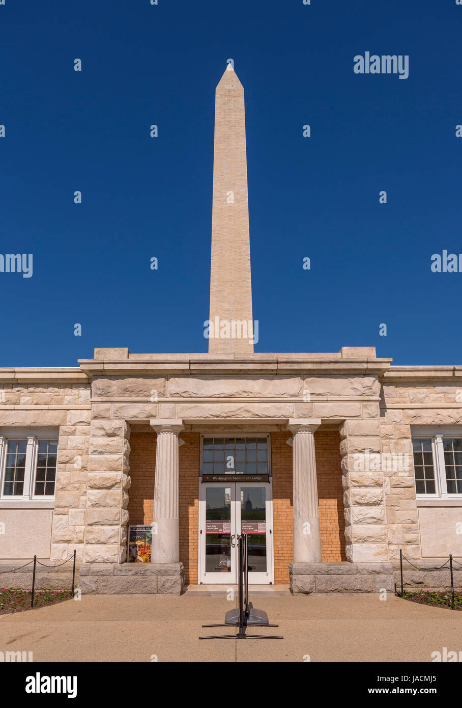 Washington monument lodge hi-res stock photography and images - Alamy