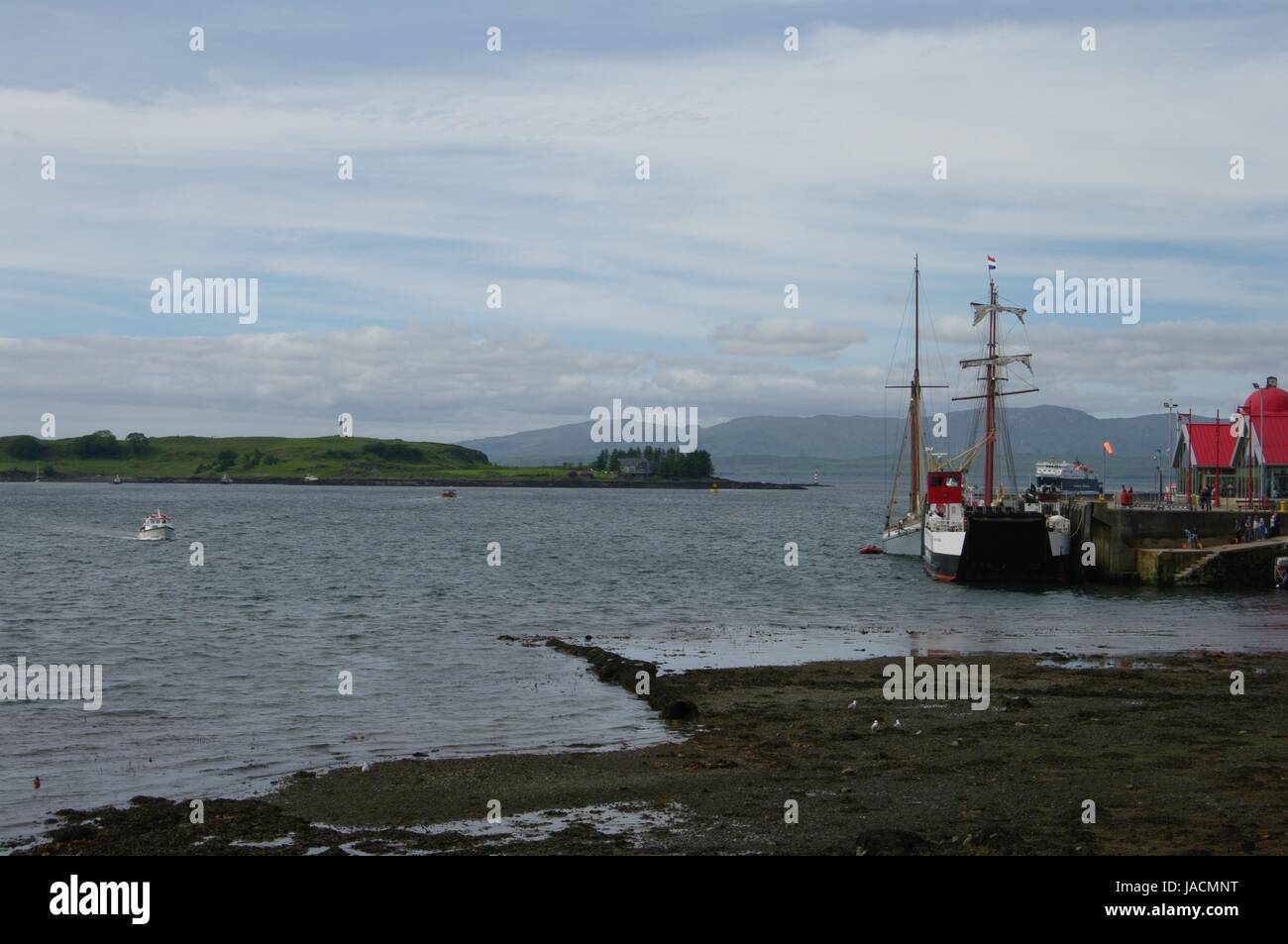 Scottish islands and ferries hi-res stock photography and images - Alamy
