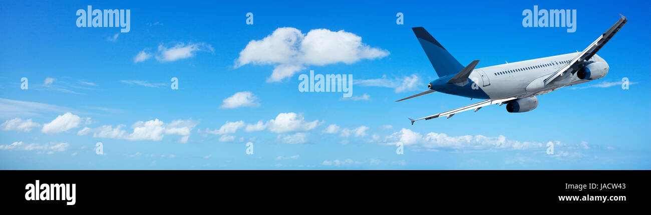 Jet cruising in a blue sky Stock Photo - Alamy