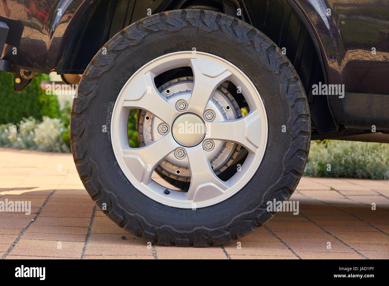 Wheel of a 4x4 vehicle Stock Photo - Alamy