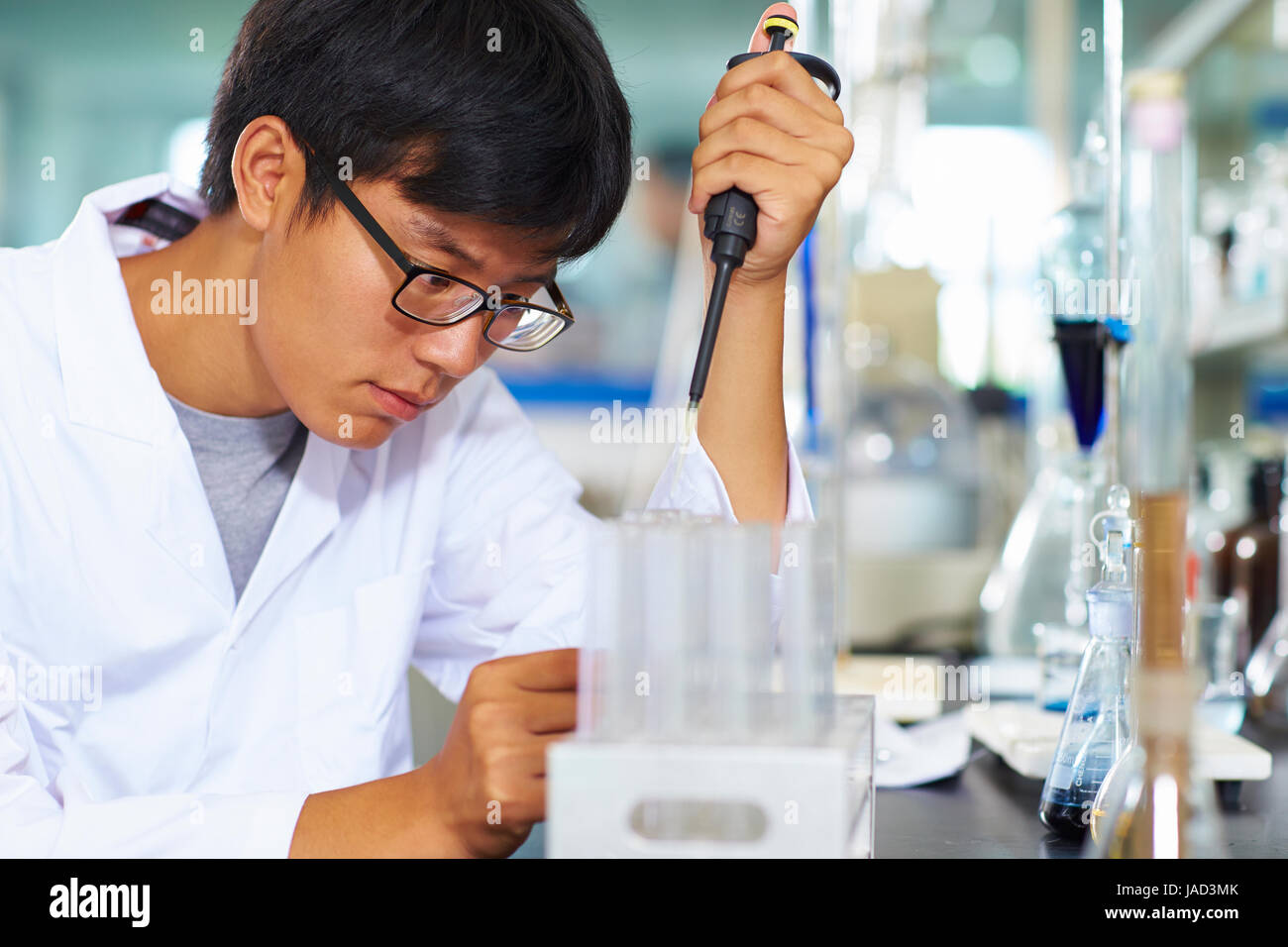 Male technician laboratory hi-res stock photography and images - Alamy