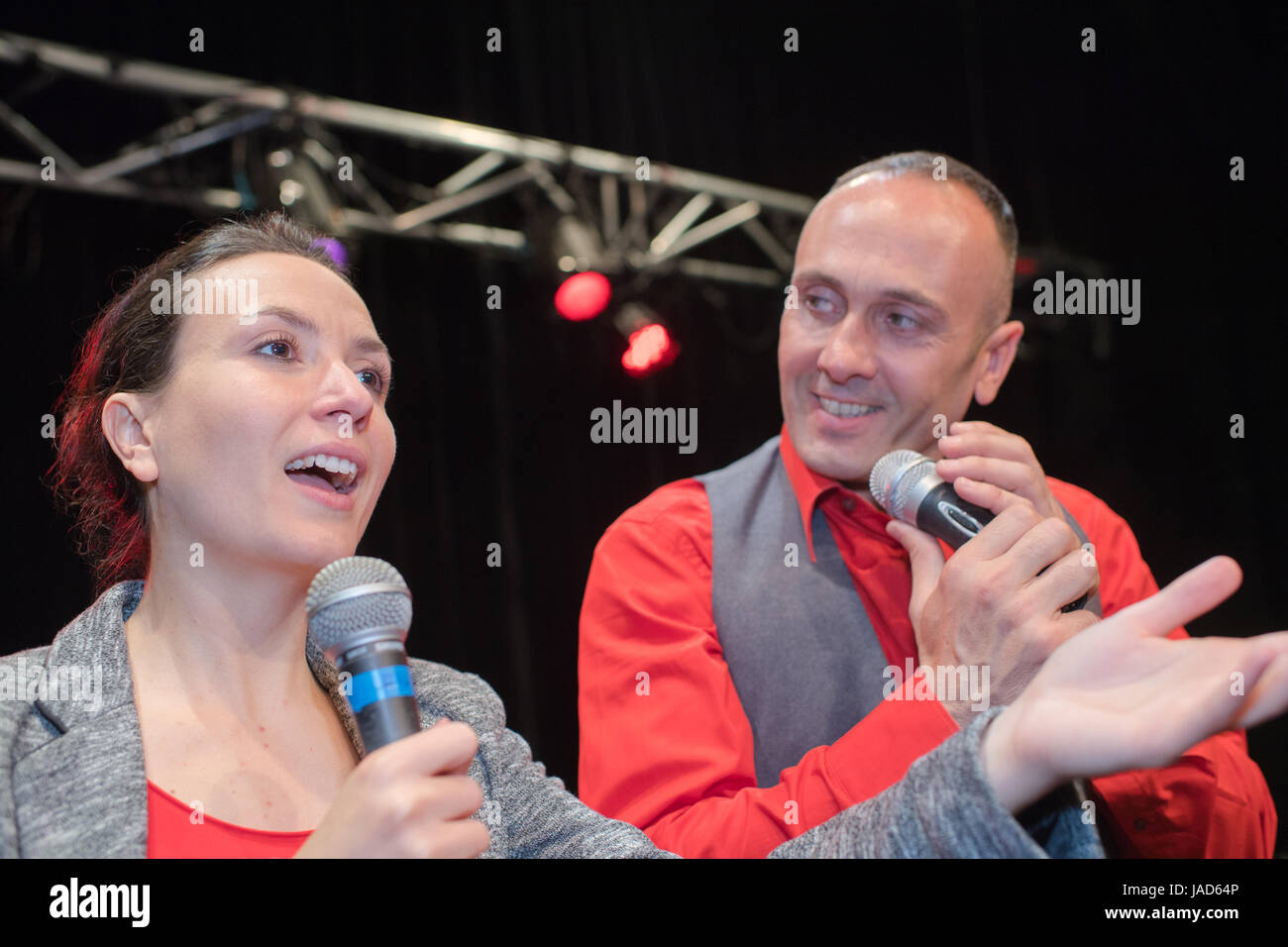 Comedian on stage back hi-res stock photography and images - Alamy