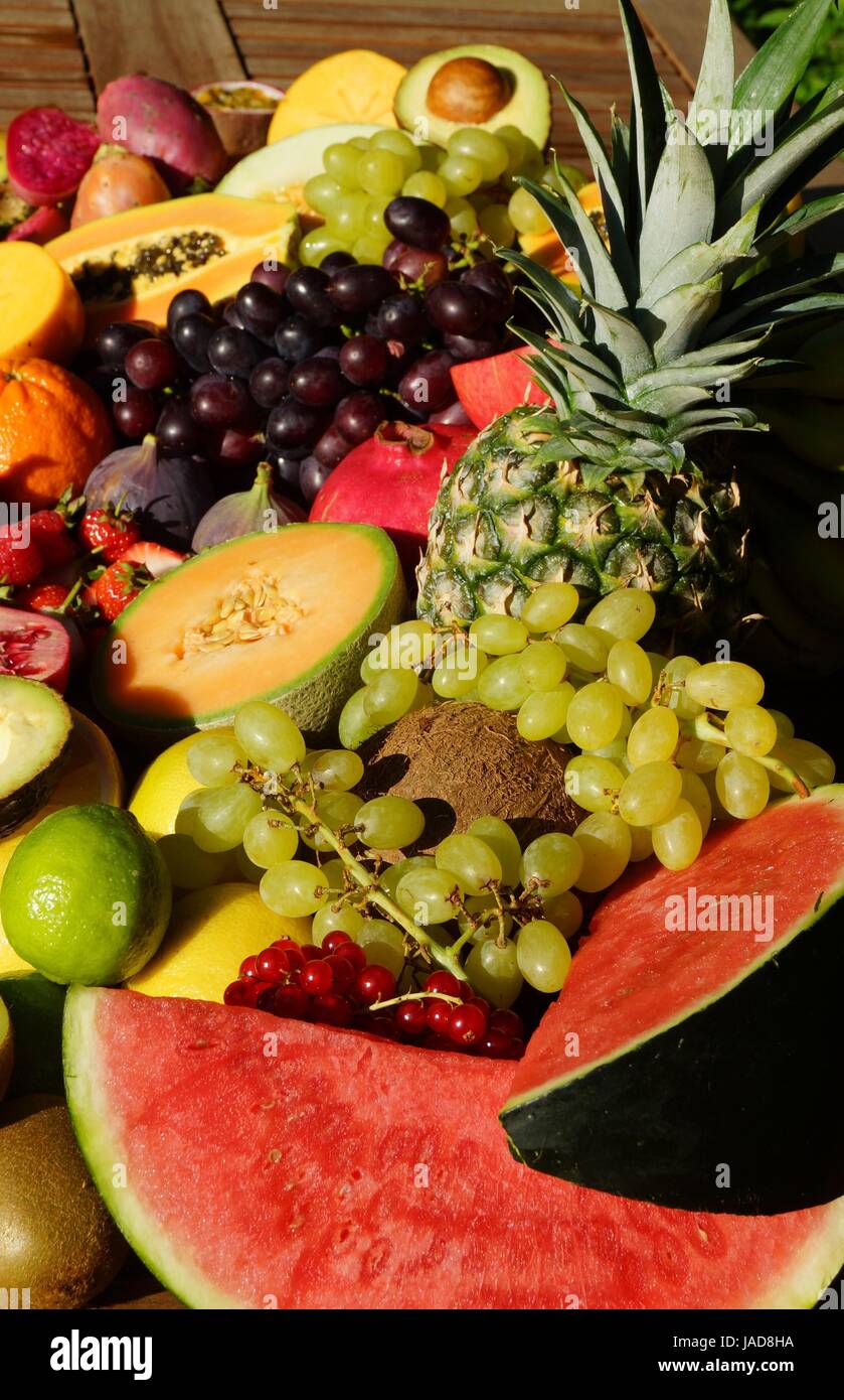 Coconut fruit bunches hi-res stock photography and images - Alamy