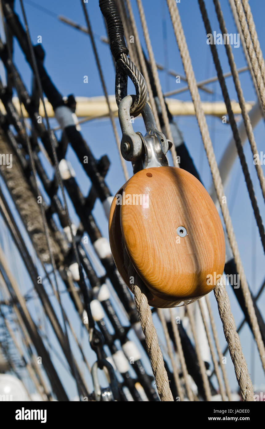 Blocks and rigging at the old sailboat, close-up Stock Photo - Alamy