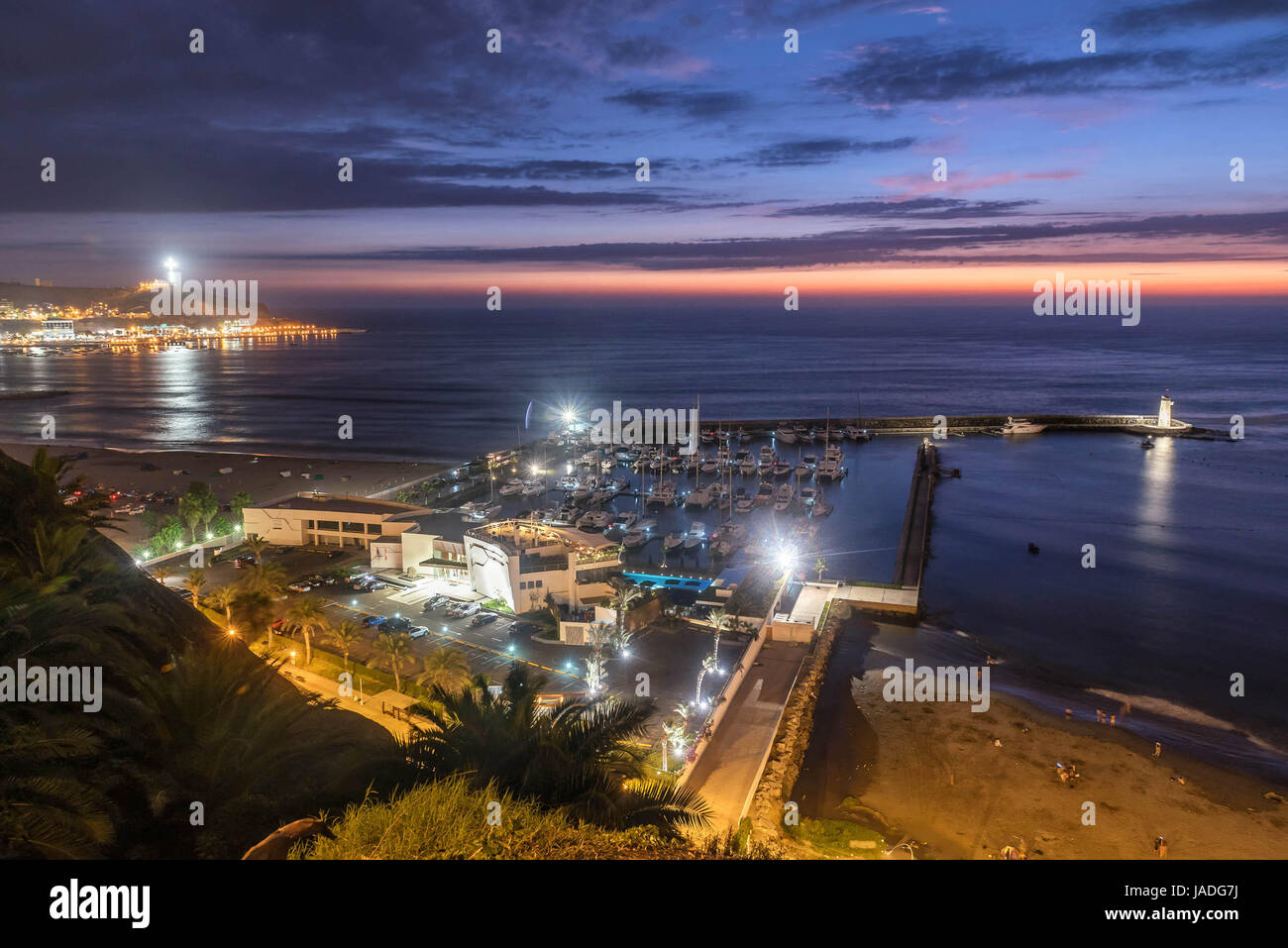 The Pacific coast of Miraflores at night in Lima, Peru Stock Photo - Alamy