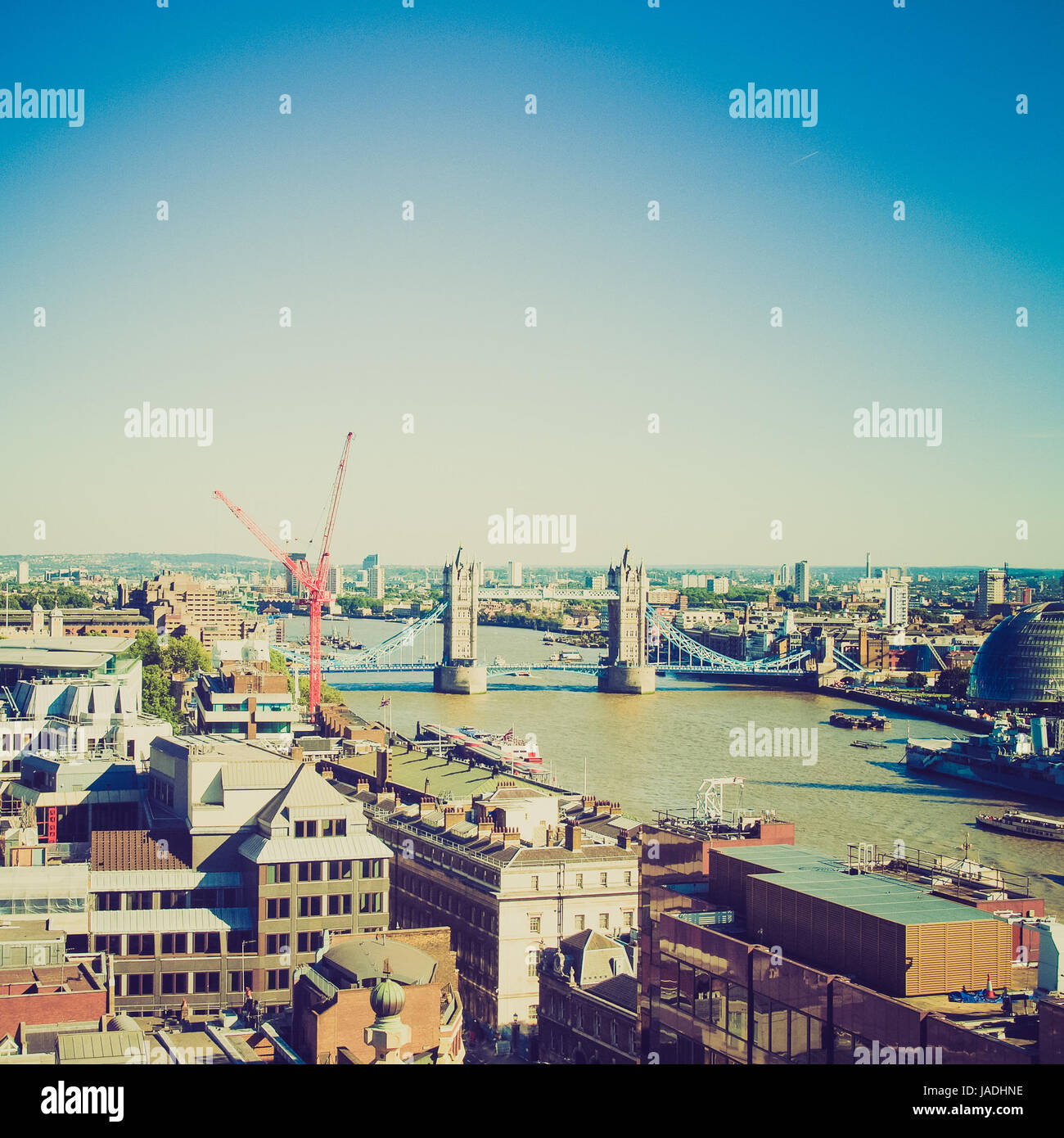 Vintage looking tower bridge hi-res stock photography and images - Alamy