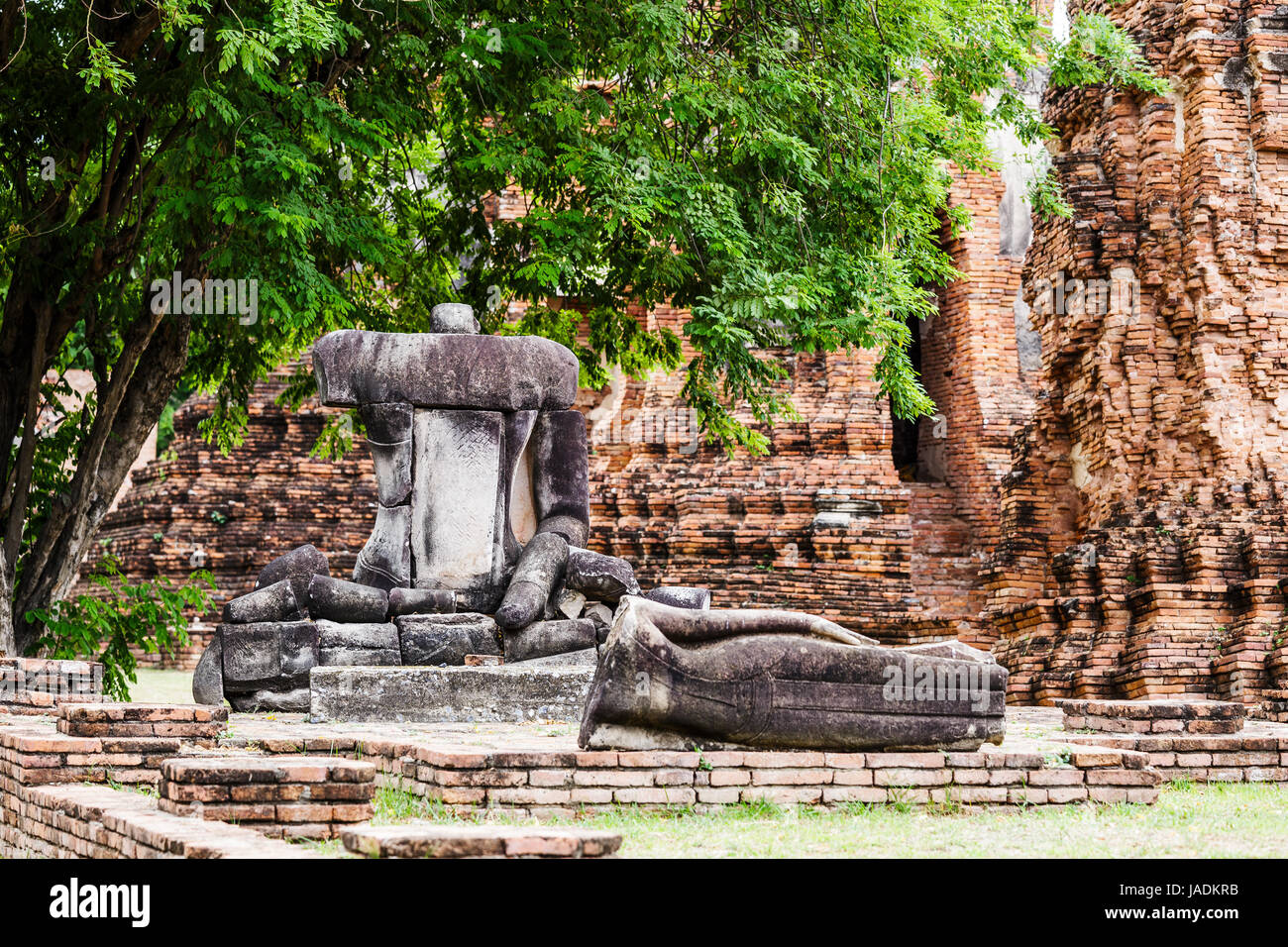 Broken buddha at Ayuttaya, Thailand Stock Photo - Alamy