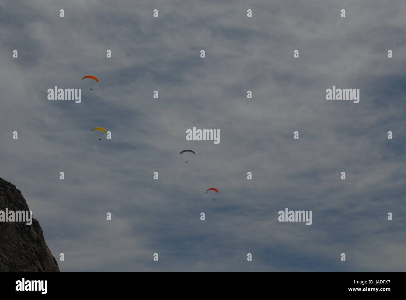gleitschirm am cloudy sky Stock Photo - Alamy