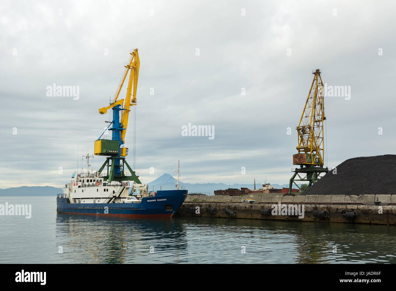 Portal swing crane hi-res stock photography and images - Alamy