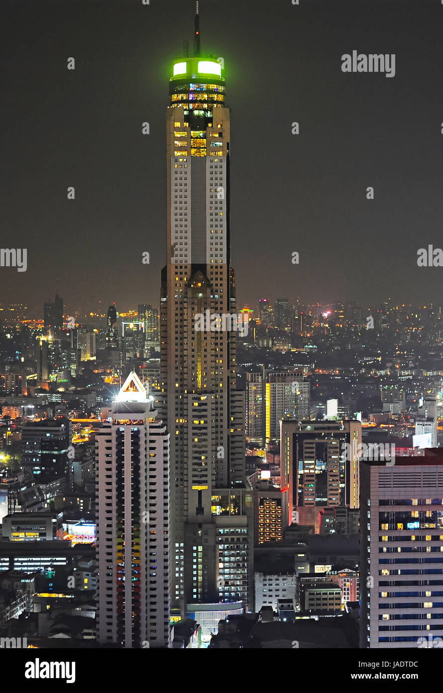 Eveningt skyline of Bangkok with Baiyoke Sky Hotel, the tallest hotel ...