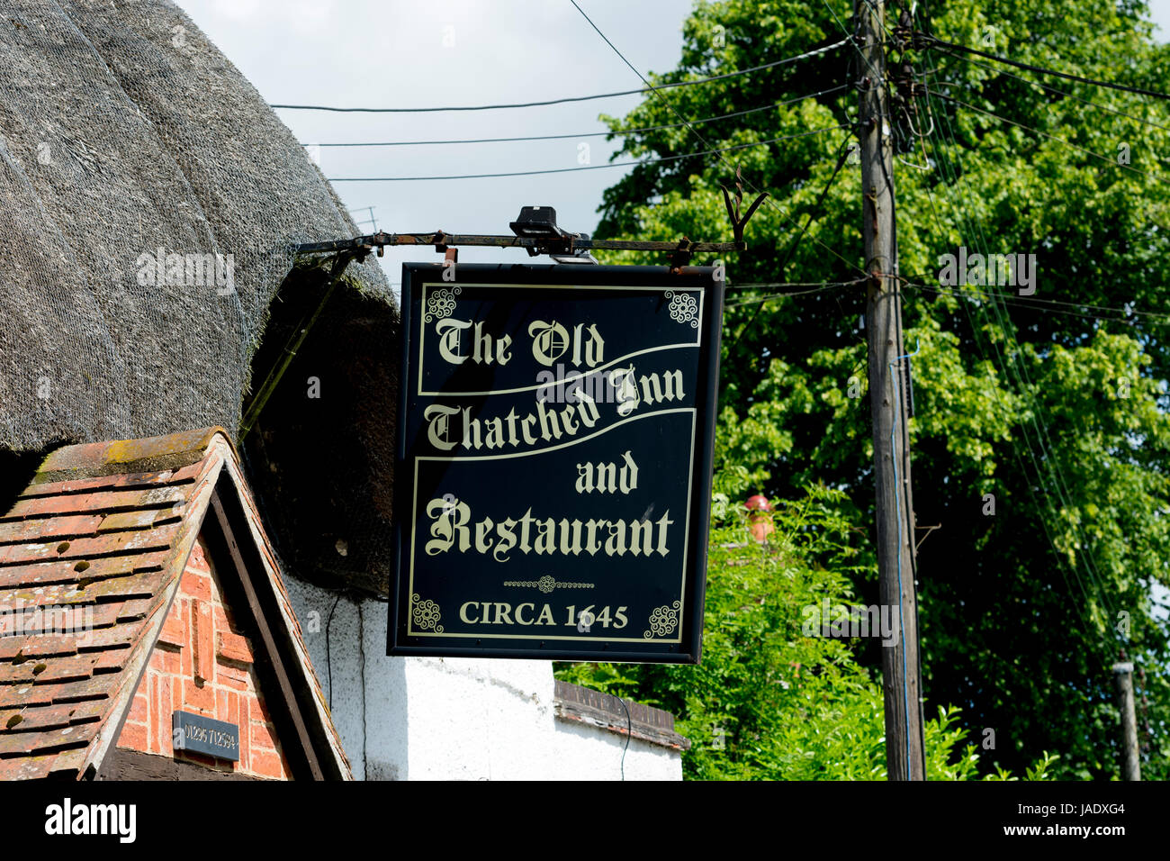 17th century inn pub sign hi-res stock photography and images - Alamy