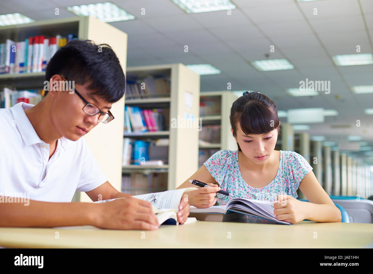 Asian girl reading book library hi-res stock photography and images - Alamy