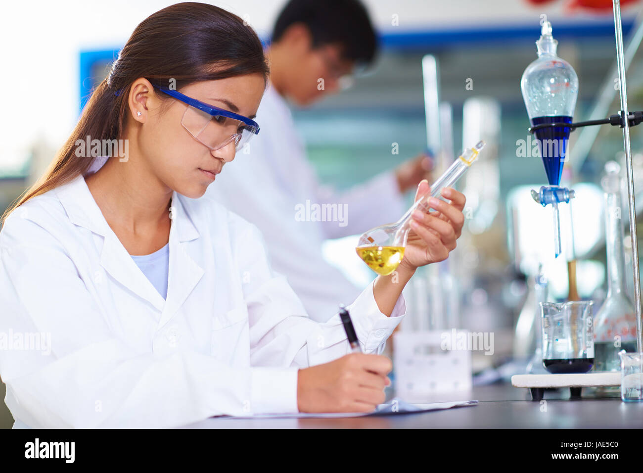 Lab scientist hi-res stock photography and images - Alamy