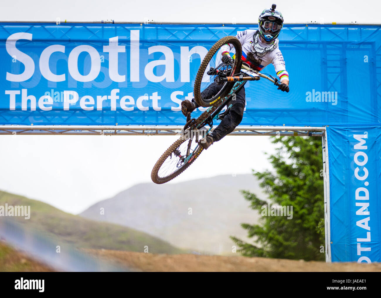 World Champion Danny Hart flies through the UCI Mountain Bike World Cup ...