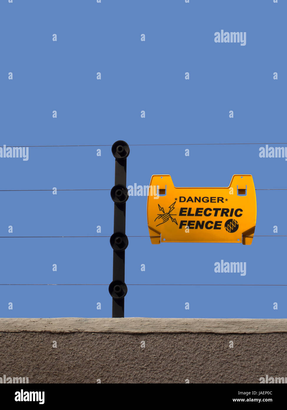 close up of an electric fence Stock Photo - Alamy