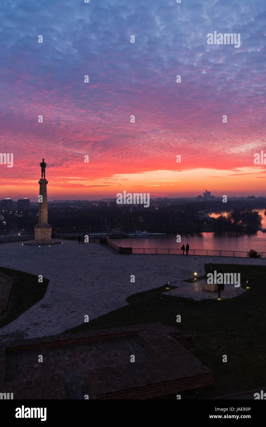 Dramatic colorful sunset at Kalemegdan fortress in front of victory ...
