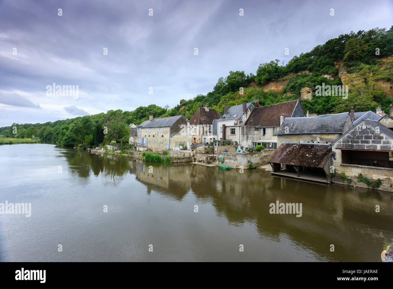 France, Loir et Cher, Les Roches l'Eveque, houses along the Loir Stock ...