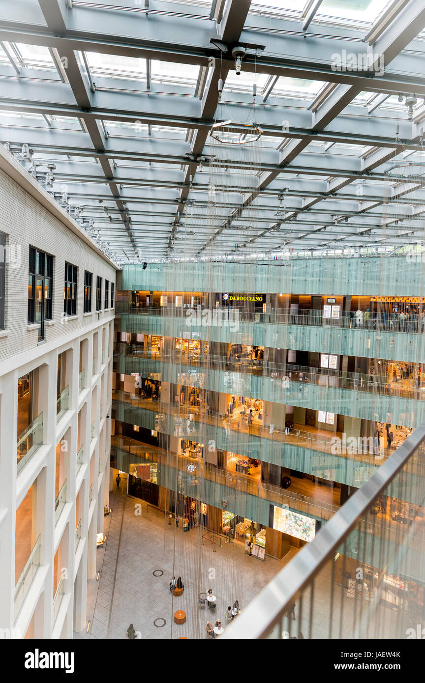 Centre interior japan mall hi-res stock photography and images - Alamy