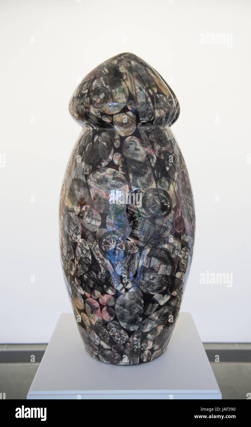 Art object in gallery hi-res stock photography and images - Alamy