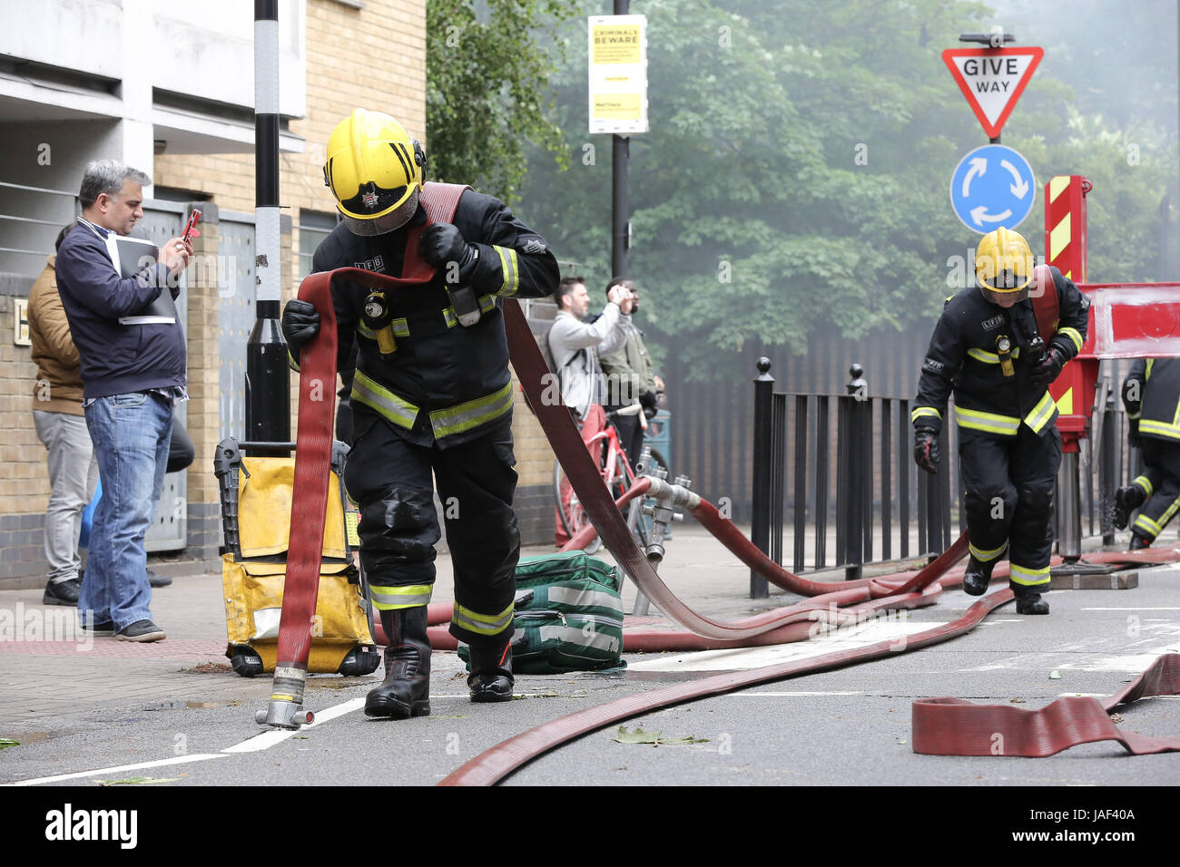 Tottenham, London, UK. 6th Jun, 2017. 8 fire engines and 58 ...