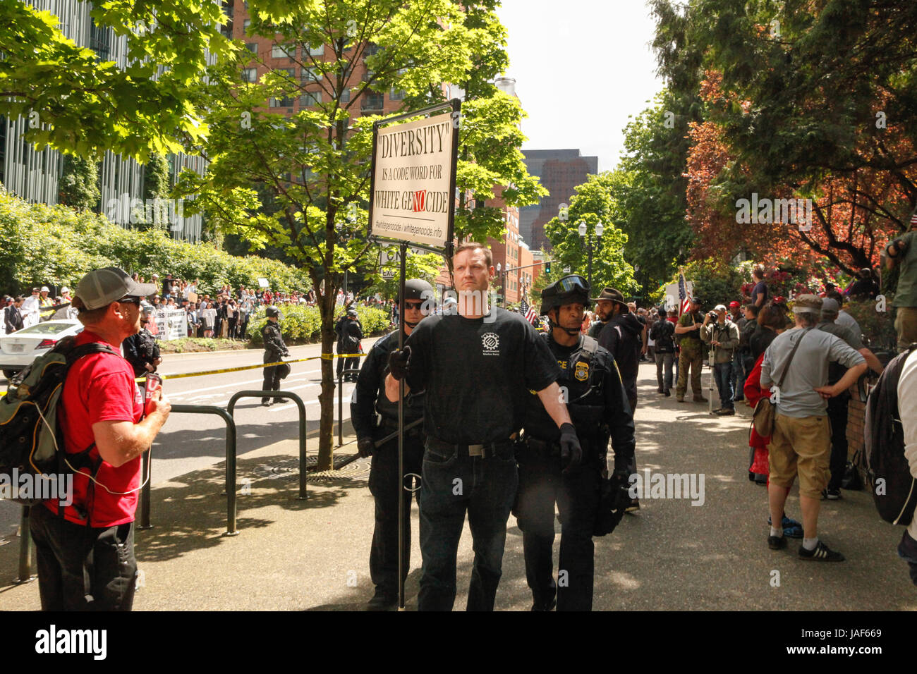Portland riot police hi-res stock photography and images - Alamy