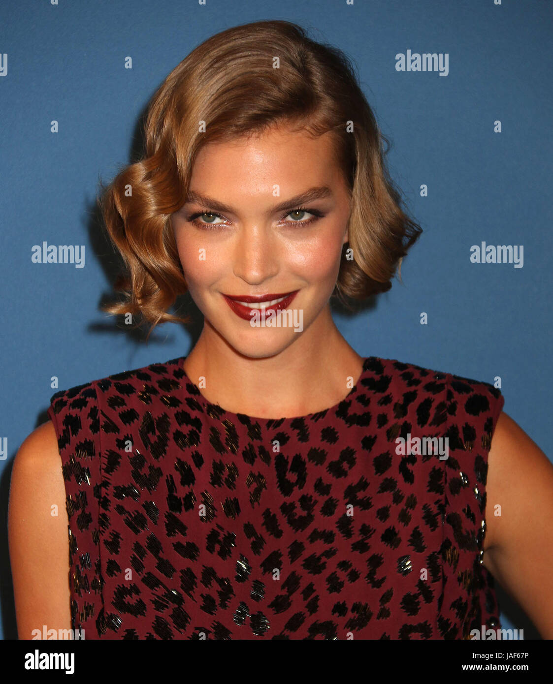 Model as muse hi-res stock photography and images - Alamy