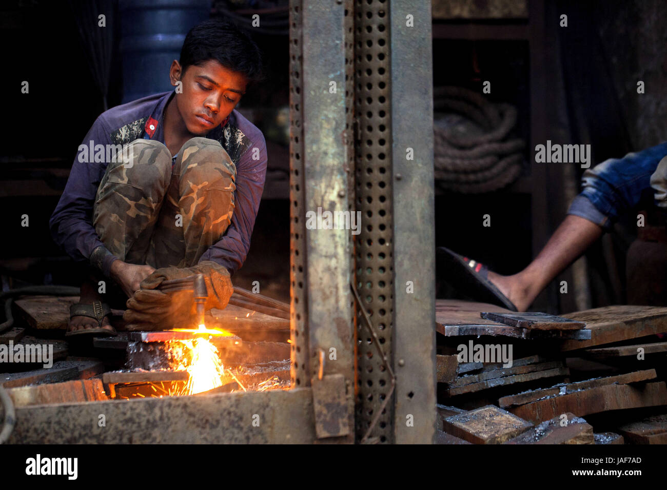 Overcrowded conditions hi-res stock photography and images - Alamy