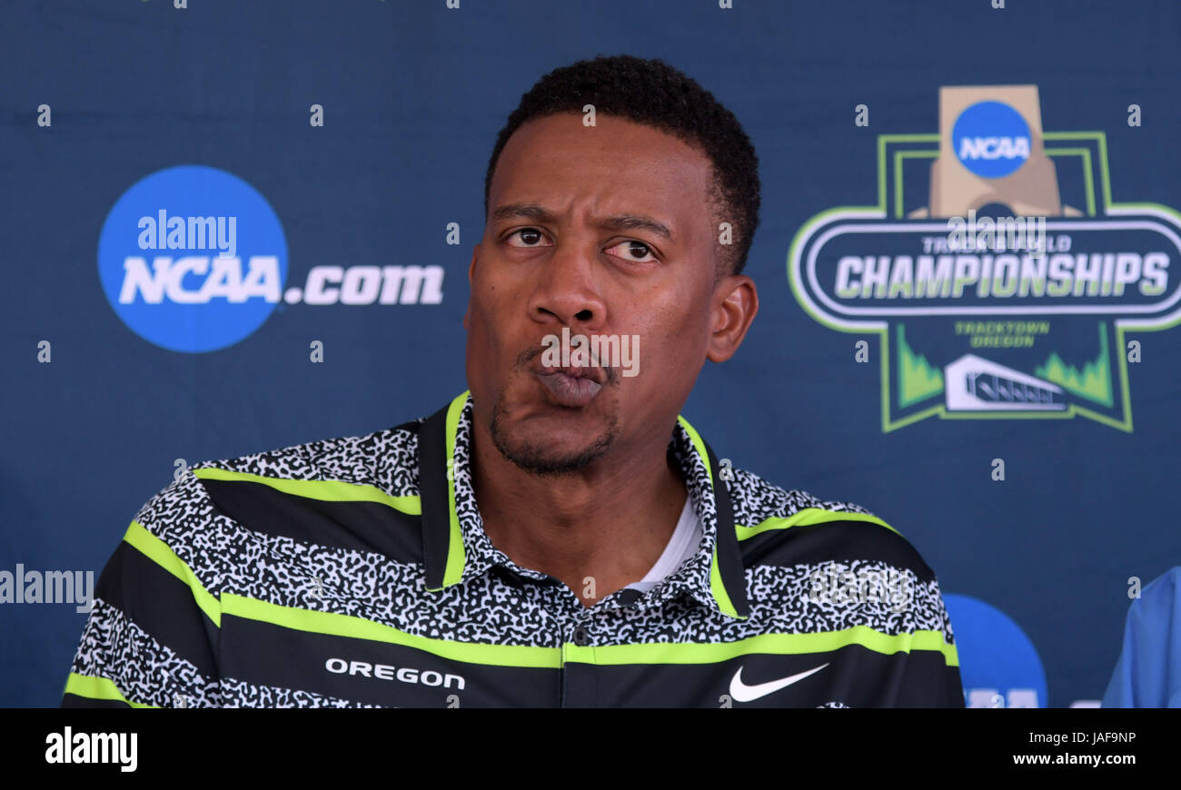 Eugene, Oregon, USA. 6th Jun, 2017. Oregon Ducks coach Robert Johnson ...