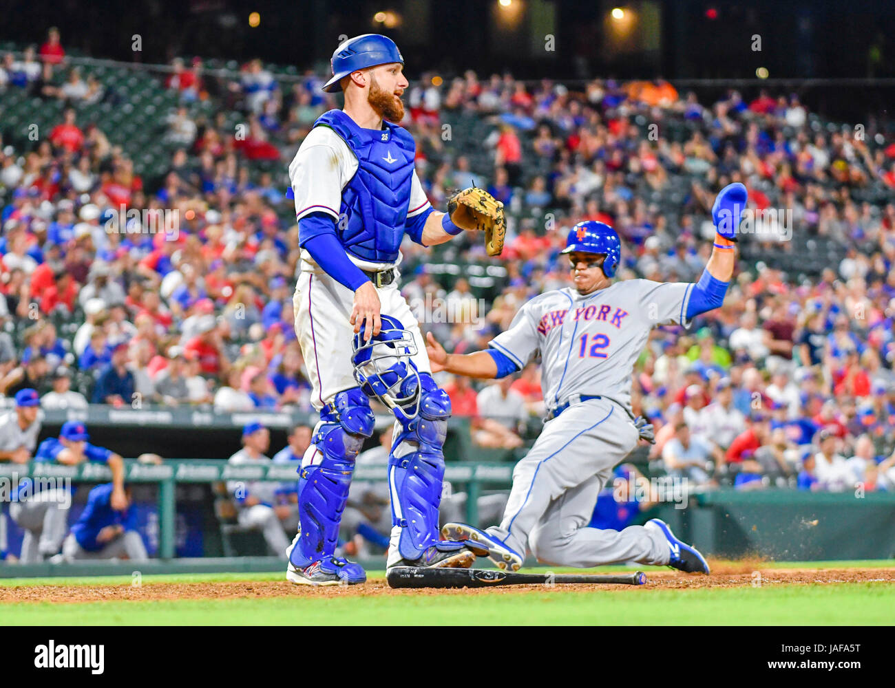 Arlington, Texas, USA. 6th Jun, 2017. New York Mets center fielder Juan ...